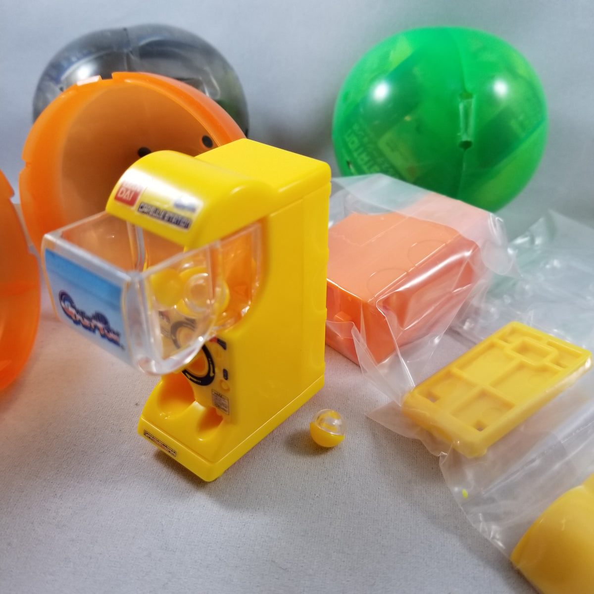 Gashapon - Working Gashapon Machine 1/12 scale by Bandai| Chibi Chop Shop